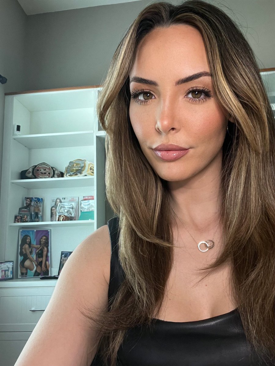 Cassie Lee on Twitter: "Getting ready for Busted Open at 11am! 🎤 😘"