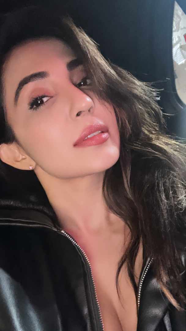 Parvati on Twitter: "Being fearlessly authentic ️ #ParoVibes #BoldandBeautiful https://t.co ...