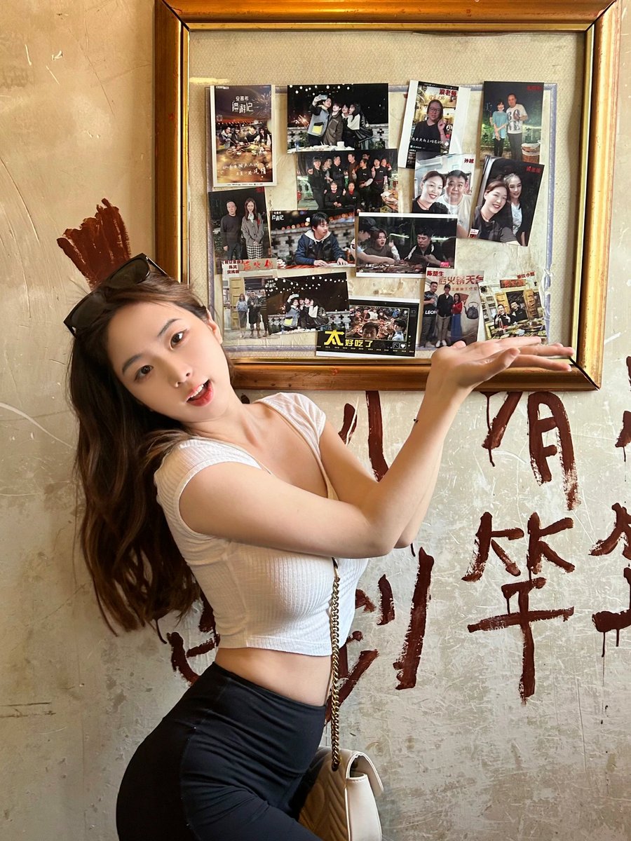 yuwang on Twitter: "身材是真的好，腰细奶子大，黑丝配靴子也是诱惑力拉满，纯纯卖逼臭骚鸡一只！"