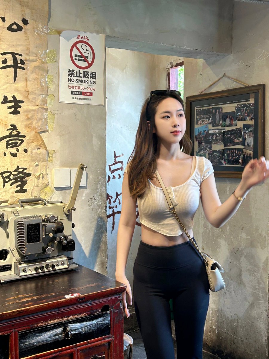 yuwang on Twitter: "身材是真的好，腰细奶子大，黑丝配靴子也是诱惑力拉满，纯纯卖逼臭骚鸡一只！"