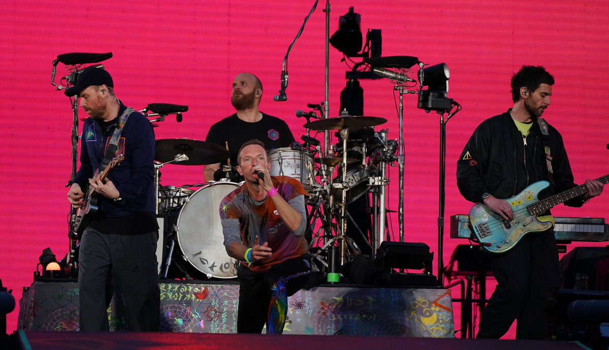 Coldplay Notas 🪐 on Twitter: "RT @mascoldplay: Fotos de Coldplay en la noche #1 de # ...