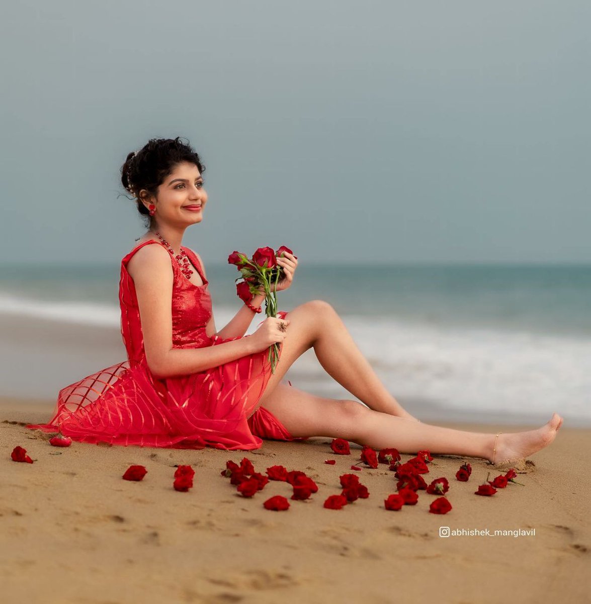 Cuck thoughts hubby on Twitter: "RT @sissypallavi: E pilla hook Dani adhe beach lo rendu legs ...