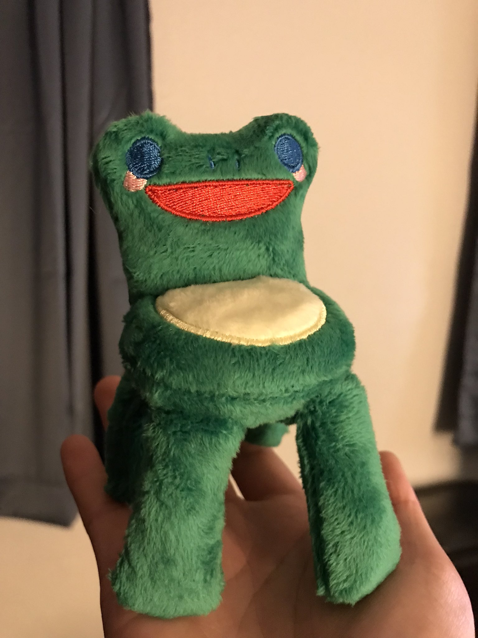 Gay Serpent 🐍💖 @ Hassel lover 🍊🍎(Comms WIP!) on Twitter: "At last…I have my own froggy chair 🥺🐸 ...