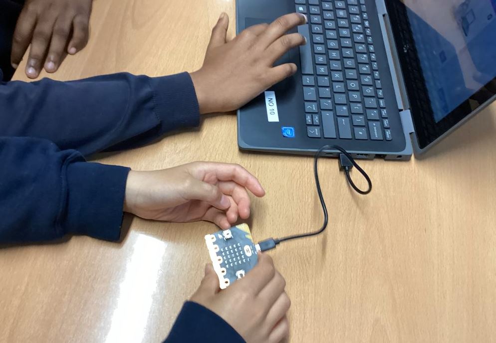 Micro:bit Educational Foundation on Twitter: "RT @carmondean_ps: P6B were fantastic using the ...