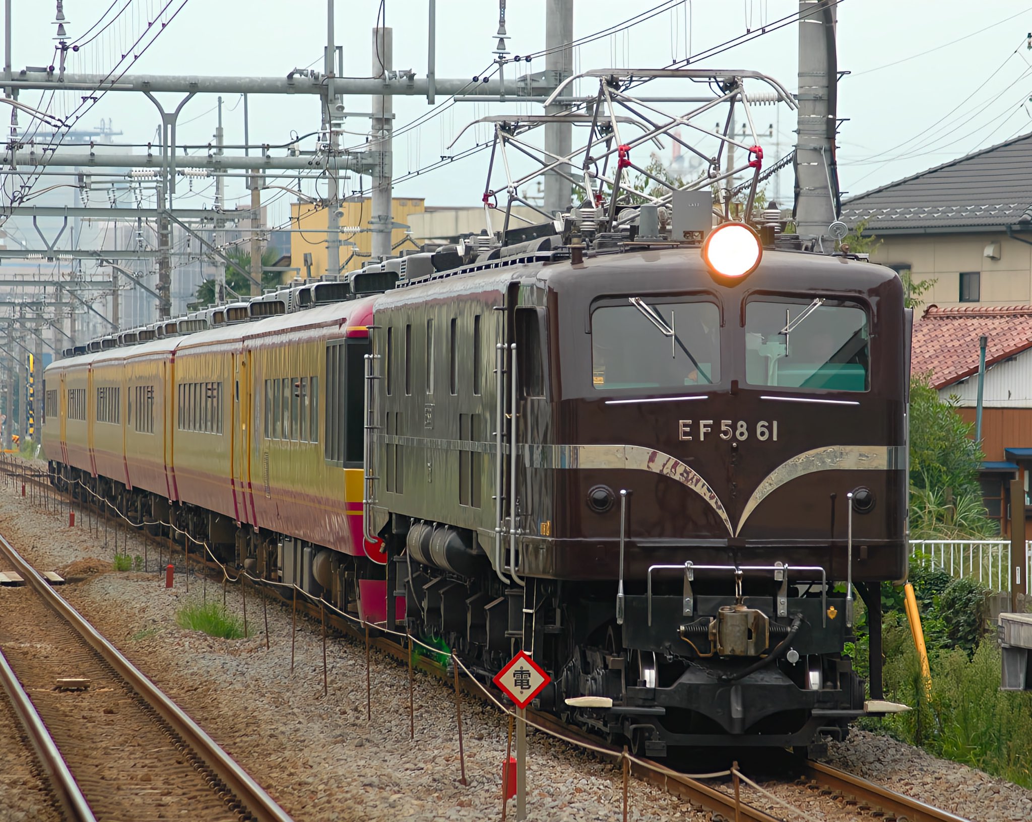 トレインDD on Twitter: "#61号機の日 活躍当時がとても懐かしい😊 #EF5861 #12系 #浪漫 #上越線 2006年📷 https://t.co/89kdFRWdPg ...