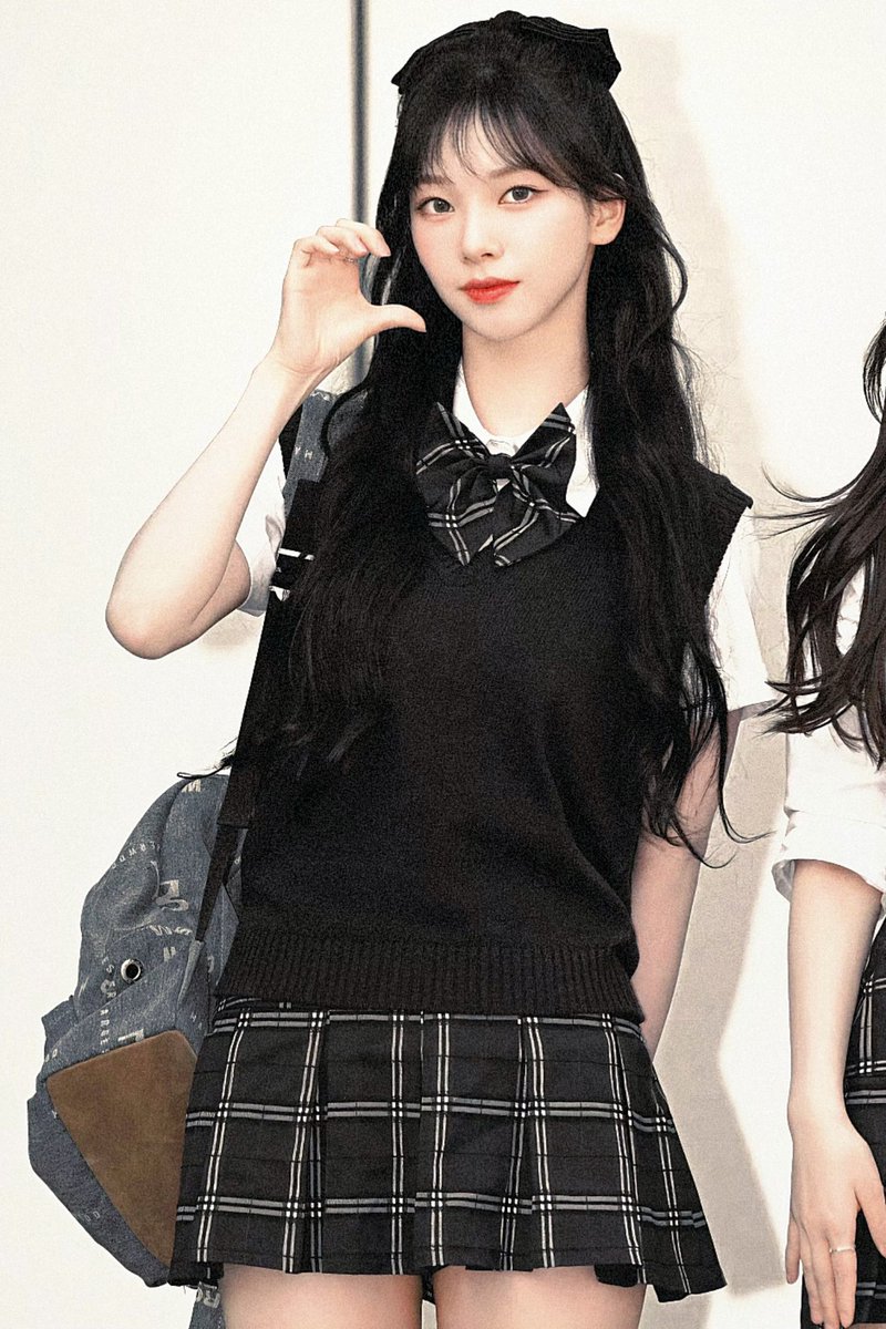 BlueRabbit on Twitter: "It was my first love as a student🍃💌 #KARINA #카리나 #柳智敏 #aespa"