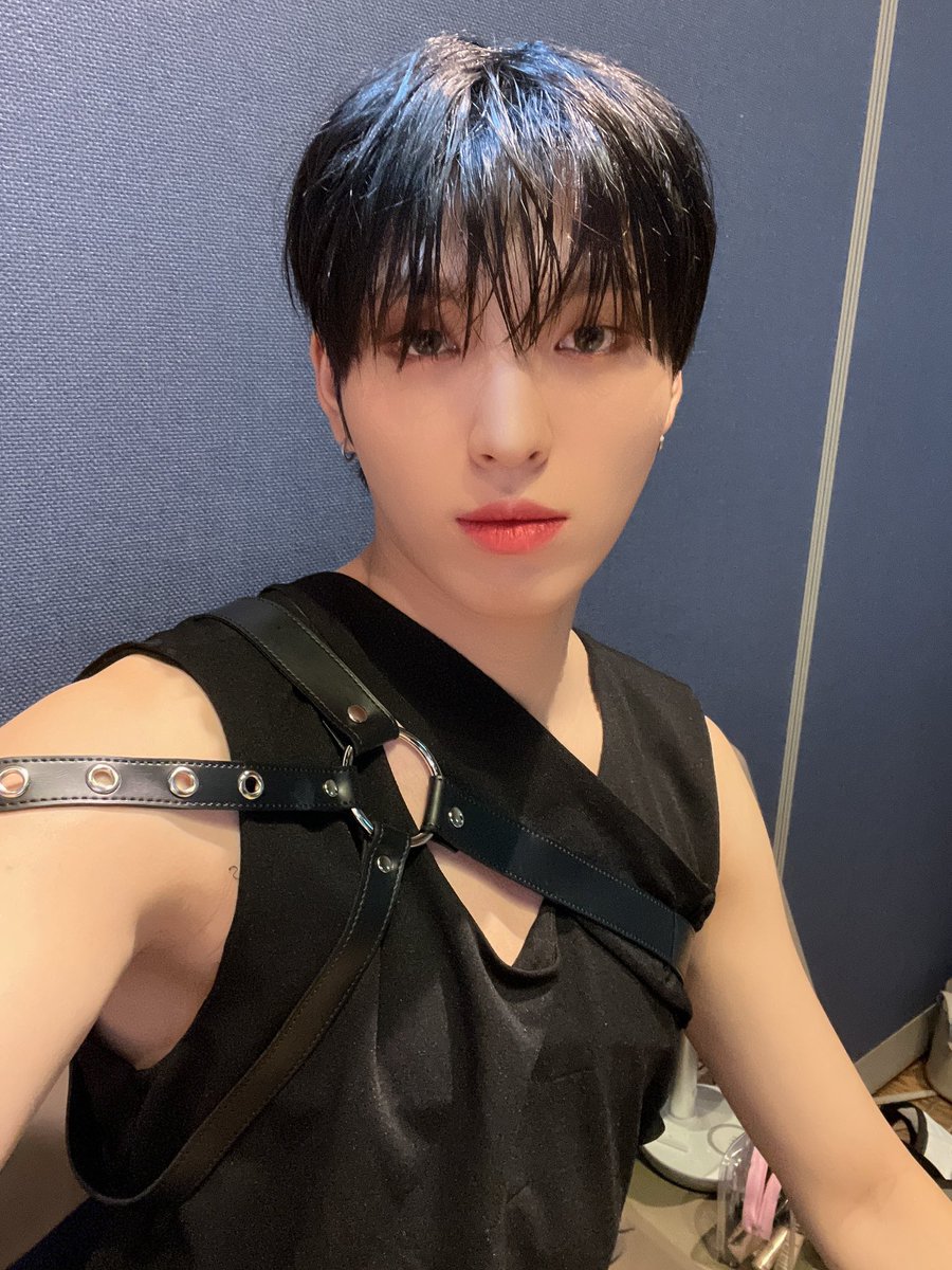 DKB_OFFICIAL on Twitter: "흑발찬으로 터닝포인트🔥 잘가 코토리베이지 🏻 #희찬 #HEECHAN #다크비 #DKB"