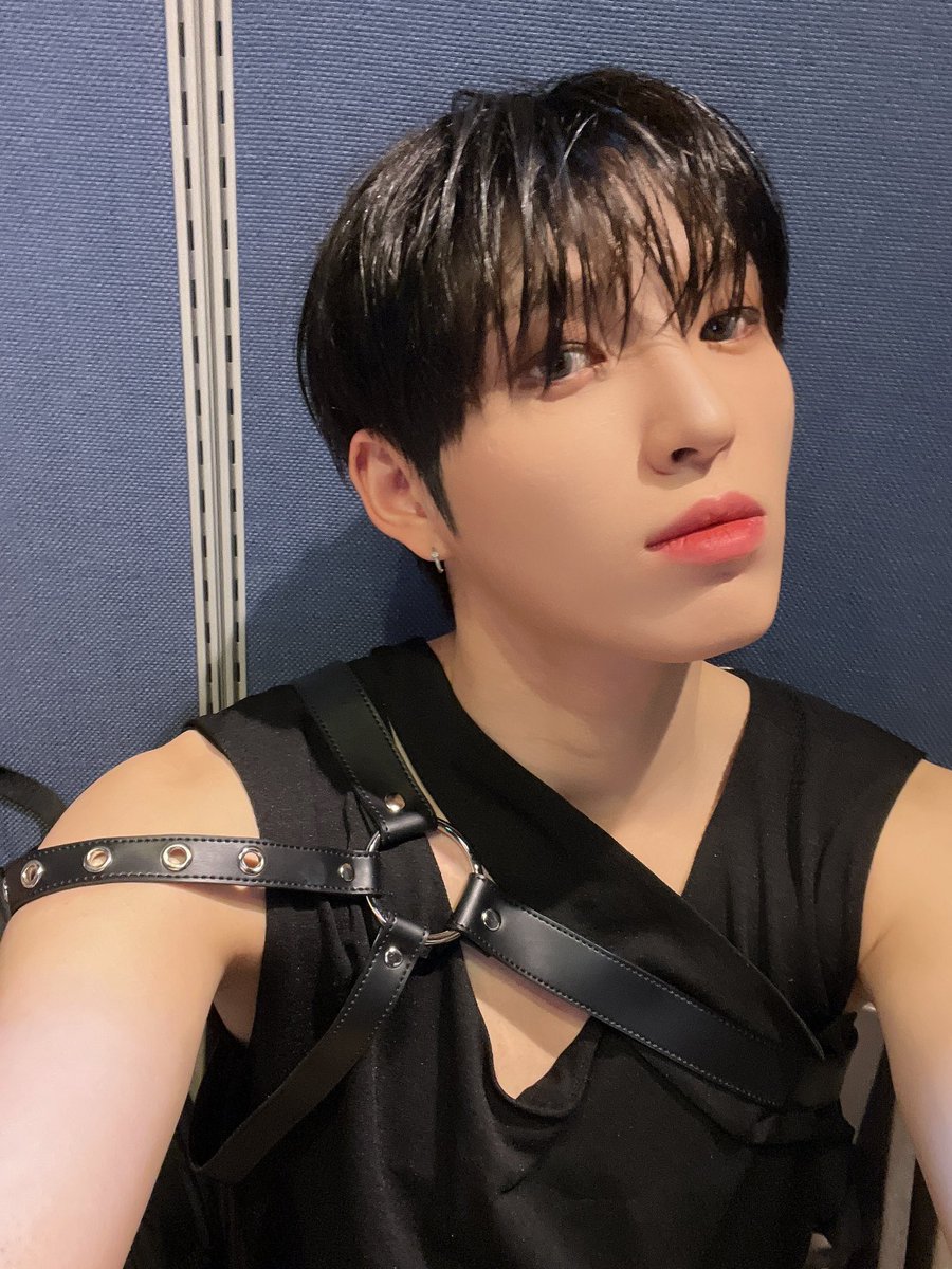 DKB_OFFICIAL on Twitter: "흑발찬으로 터닝포인트🔥 잘가 코토리베이지 🏻 #희찬 #HEECHAN #다크비 #DKB"