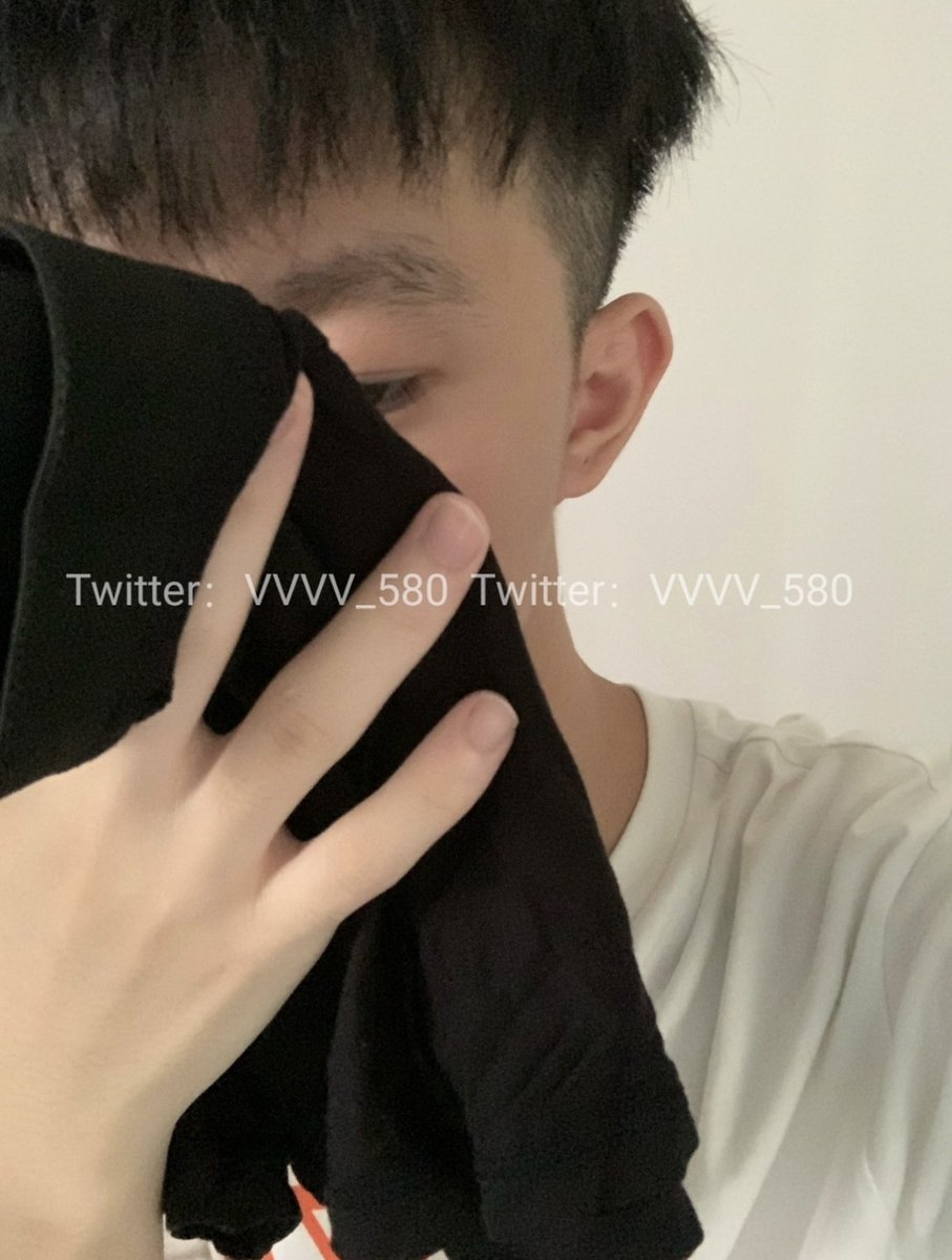 体育学院V哥🏀 on Twitter: "🏀来老子脚下被我在球场调教💥，艺术系弟弟优先🉑，边调教边粗边玩原内，yyds爽飞了🉐，尤其在操场上💢👣刚打完球直接上脸，热乎💦"