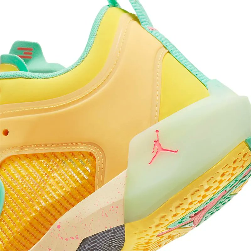 KicksFinder on Twitter: "Ad: NOW LIVE! Air Jordan 37 Low "EYBL" Nike US https://bit.ly/3qiEfRS ...