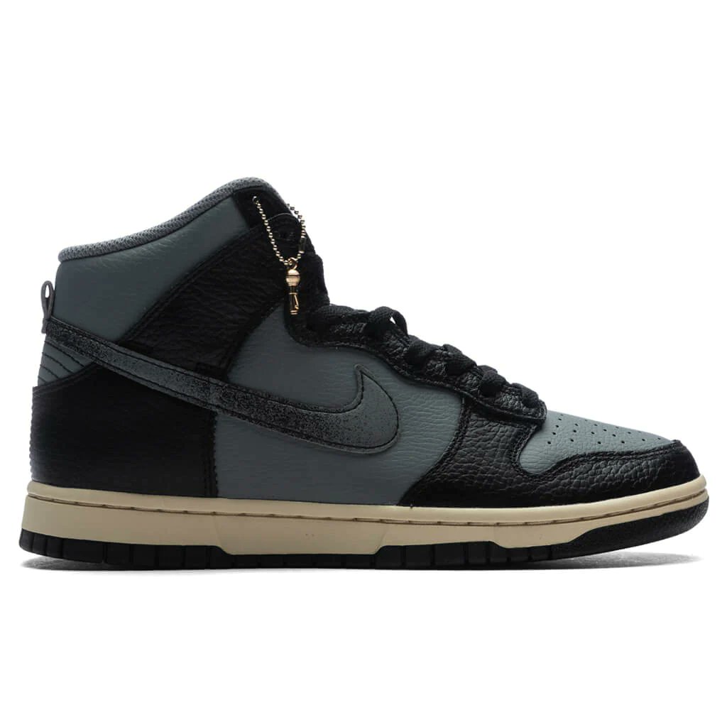 SNKR_TWITR on Twitter: "AD: Nike EMB '50 Years of Hip-Hop' Collection dropped via Feature Dunk ...