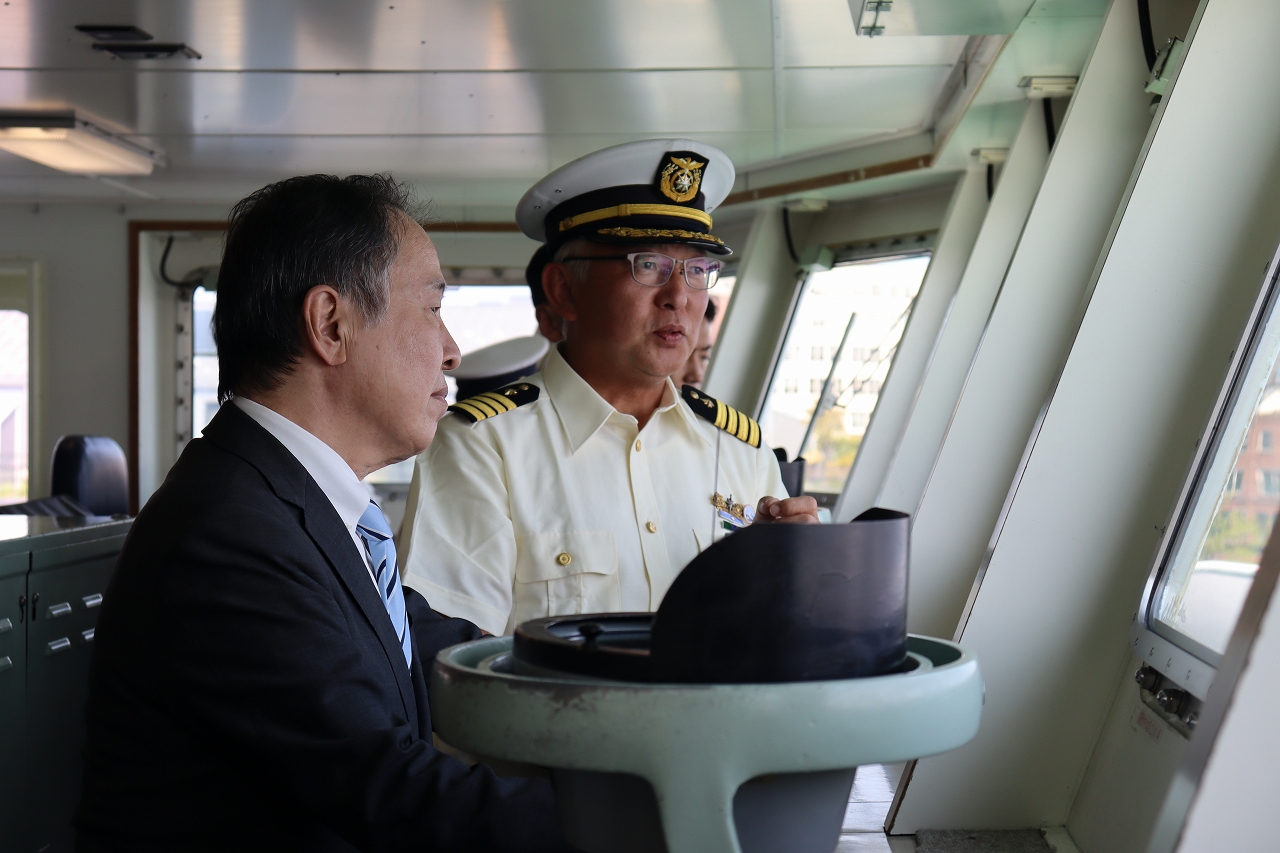 Japan Embassy DC🌸 on Twitter: "During my visit to the @JCG_koho vessel Kojima berthed in ...