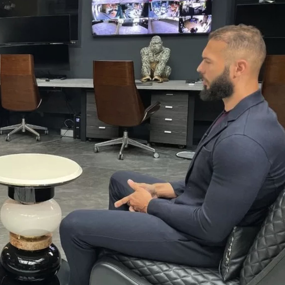 derek guy on Twitter: "suit couldn't be tighter without being inside him https://t.co/LDjBcAbZeX ...