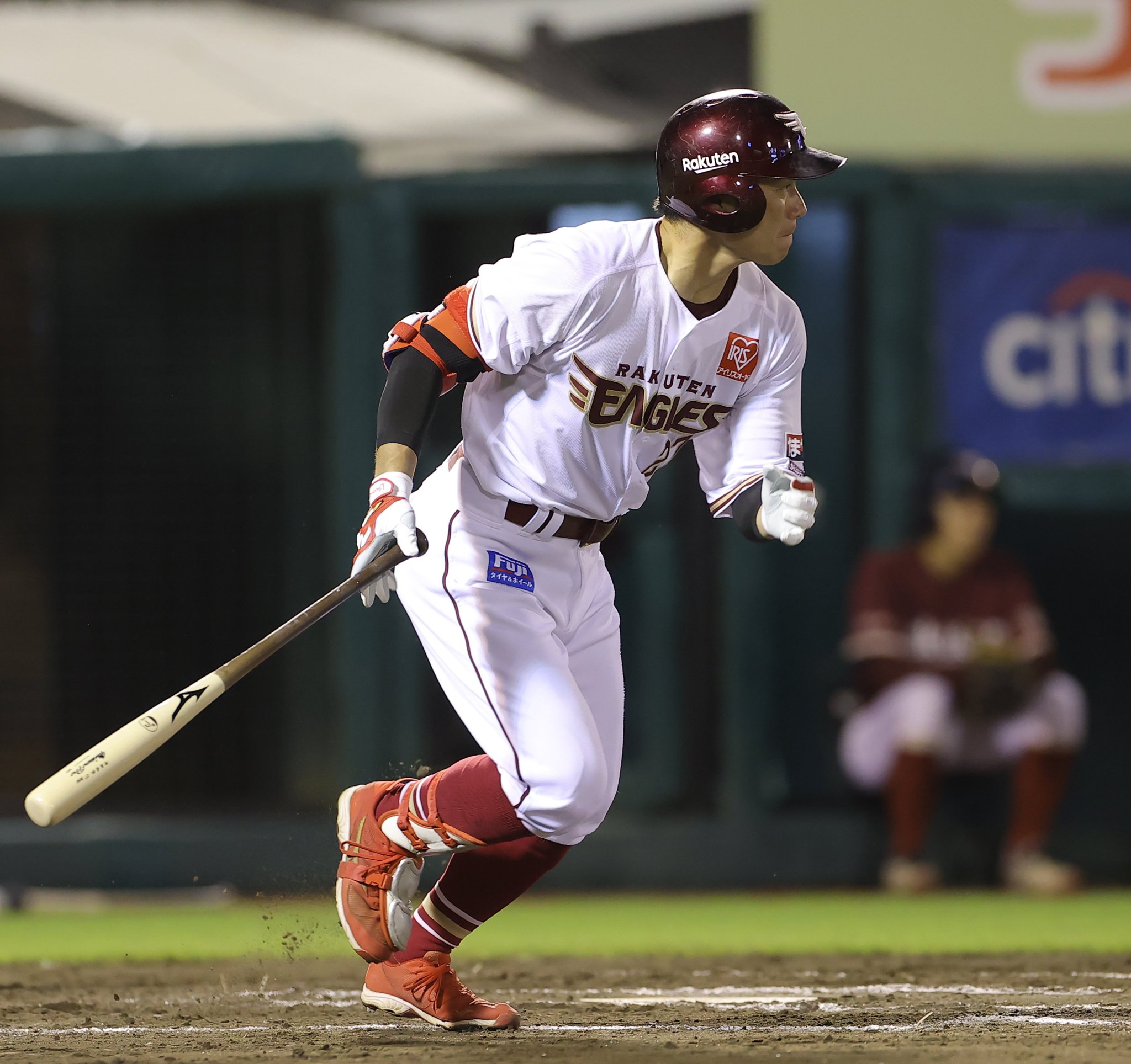 サンスポ×EAGLES on Twitter: "【楽天ｰDeNA】 1日、7回に安打を放った岡島豪郎選手と阿部寿樹選手。8回は太田光選手が安打を放った。https://t.co ...