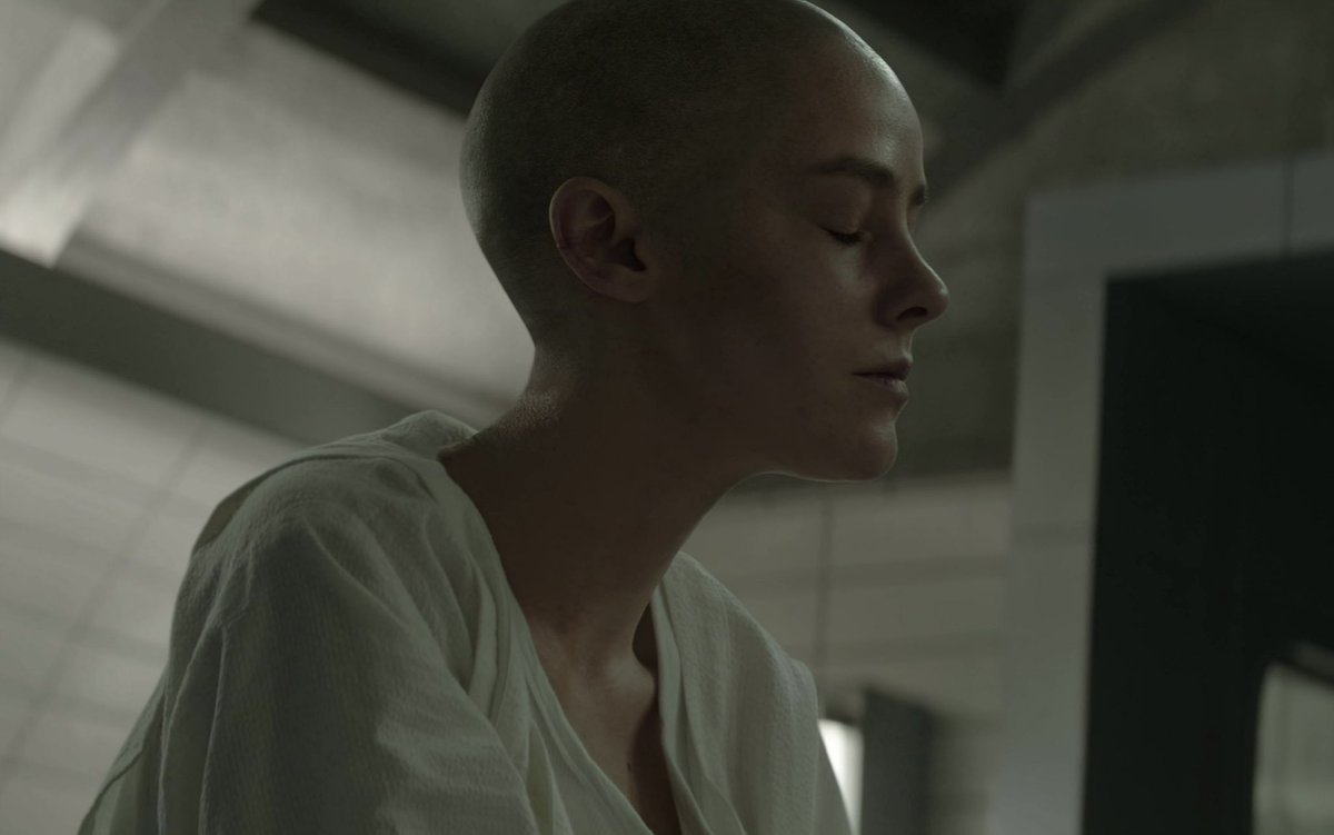 Johanna Bald Mockingjay Part 1