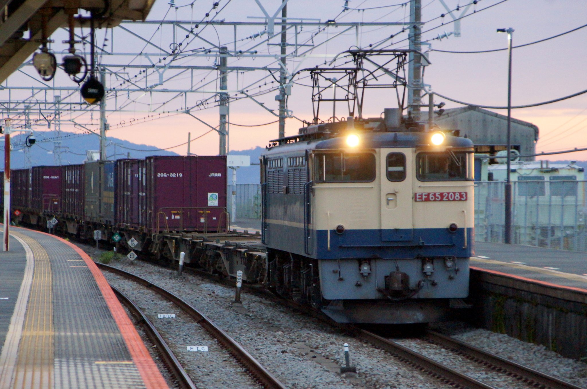 波鉄 on Twitter: "2023.6.1 EF65-2083代走 3071レ EF210-143 3074レ EF210-8 1071レ 東海道線 3074レ＆1071レはホーム挟んで ...