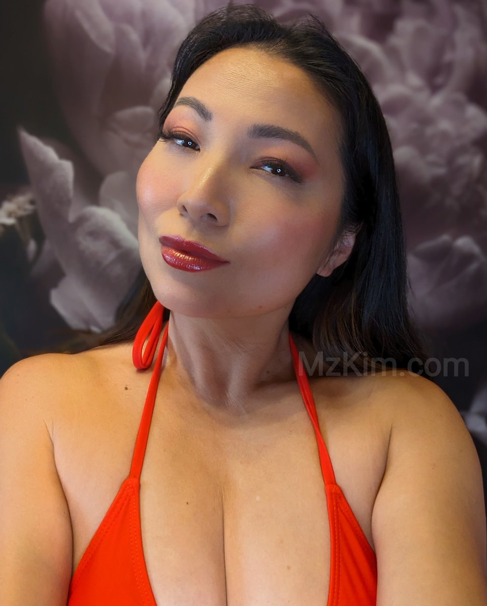 🗝️ Mz.Kim 🗝️ FollowMzKim.com on Twitter: "Working my way through the airport in a tiny, red ...