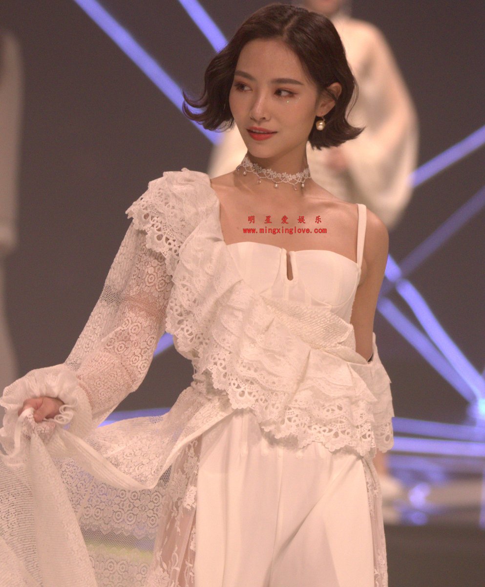 mingxinglove on Twitter: "#许佳琪 参加某颁奖典礼现场花絮照片，性感透明裙、吊带露背裙等造型，单张30M左右，高清4K分辨率原图无修 #生图 下载 照相机型号 ...