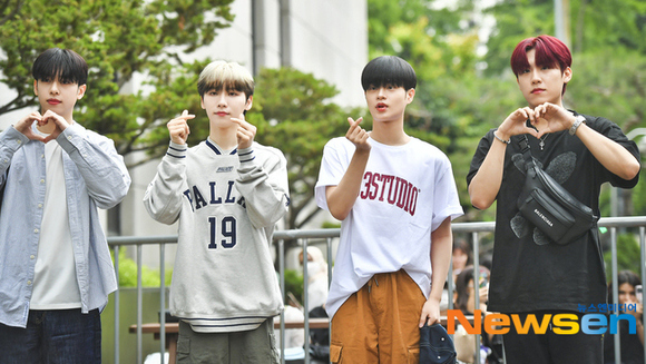 Kstyle on Twitter: "【PHOTO】AB6IX、CIX、BOYNEXTDOORら「ミュージックバンク」収録のため放送局へ（動画あり） https://news.kstyle ...