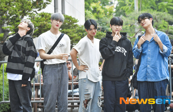 Kstyle on Twitter: "【PHOTO】AB6IX、CIX、BOYNEXTDOORら「ミュージックバンク」収録のため放送局へ（動画あり） https://news.kstyle ...