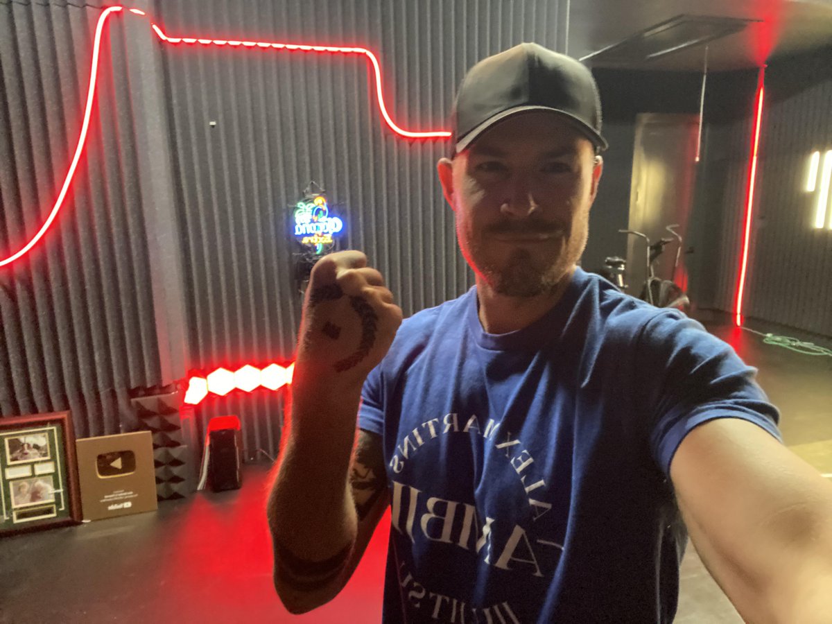 4am. 60 pill protocol in. Red light therapy. Cold shower. FINALLY back ...