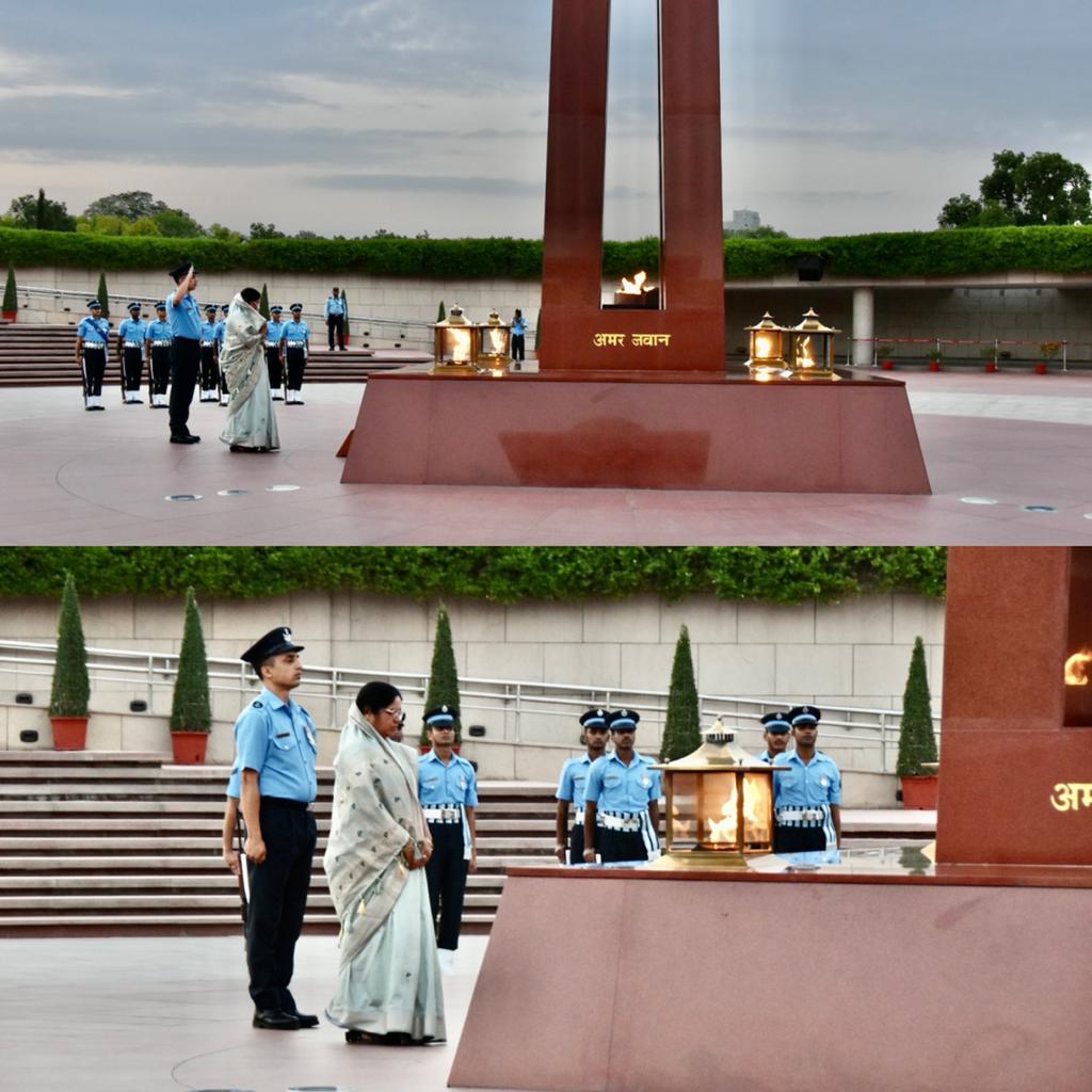र ष ट र य समर स म रक National War Memorial On Twitter Holding Her