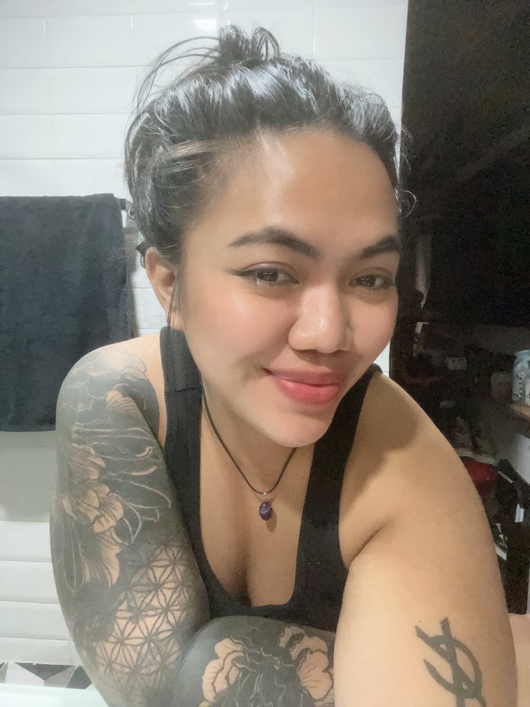 Presidjent The Tide On Twitter A Very Tired But Very Sexy Girl