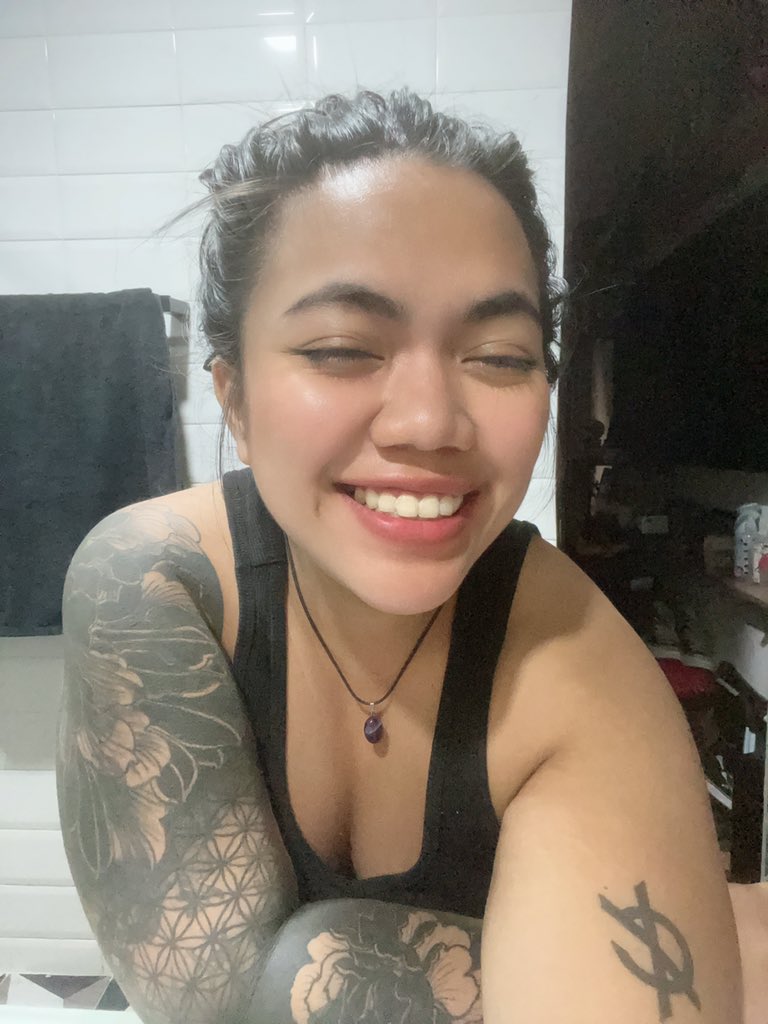 PRESIDJENT The Tide on Twitter: "A VERY TIRED (BUT VERY SEXY) GIRL"