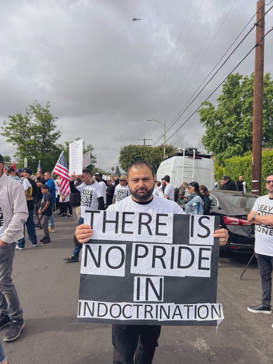 clara-harter-on-twitter-protesting-parents-say-elementary-school