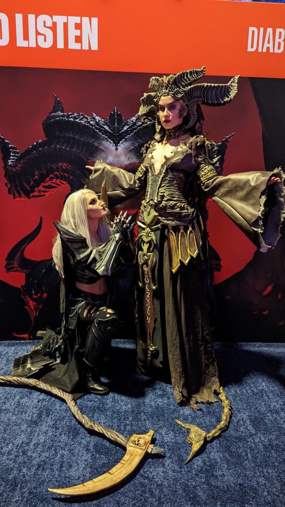 Dark Lady @DreamHack Dallas 💙 on Twitter: "Mommy’s here 🙏🏻 ️🩸@maikehuster31"