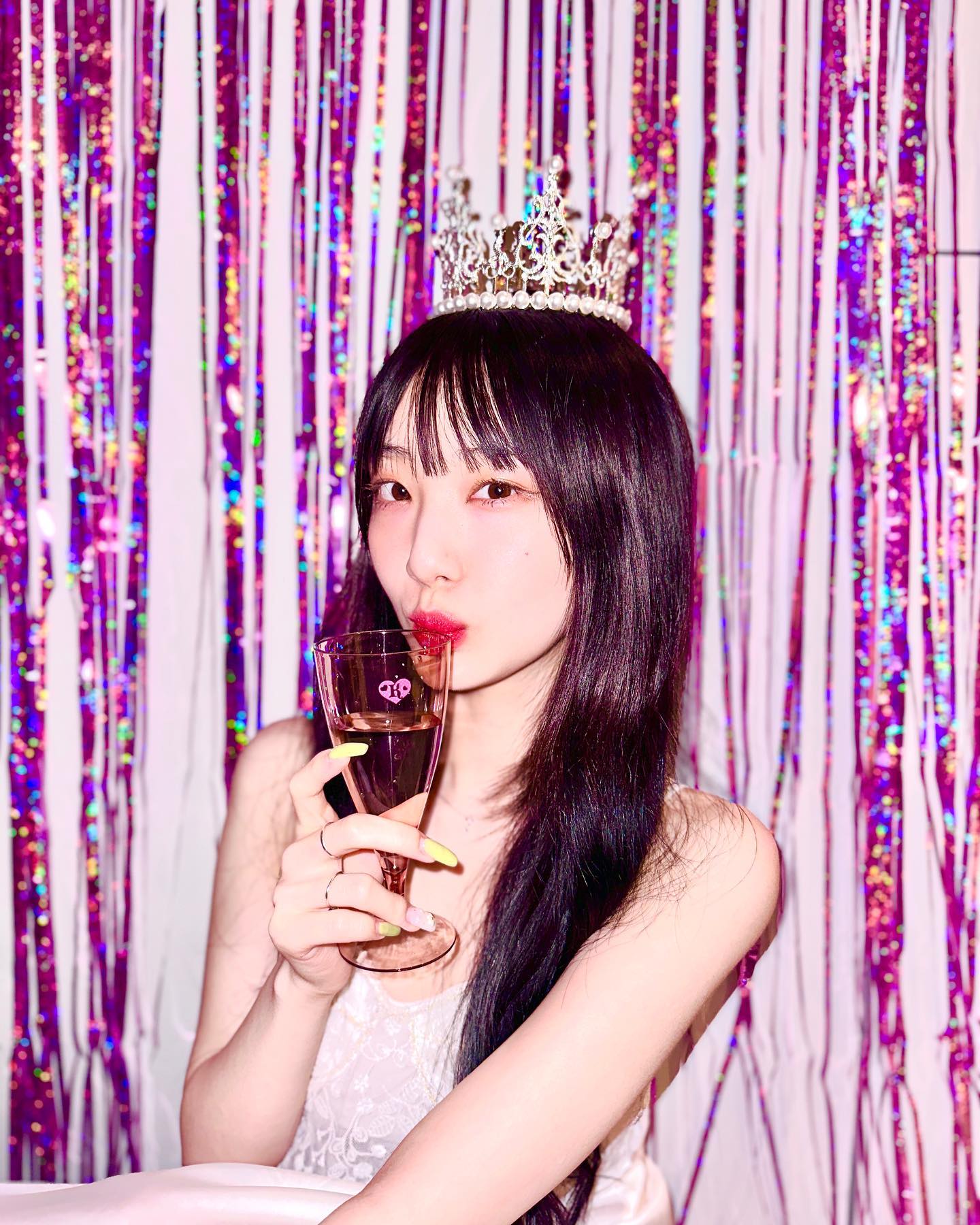 🌙 Orrery/nim on Twitter: "Yeojin Instagram post "🎀🩷🥂🍷🧸😈" https://t.co/iZCXaNrsDJ https://t.co ...