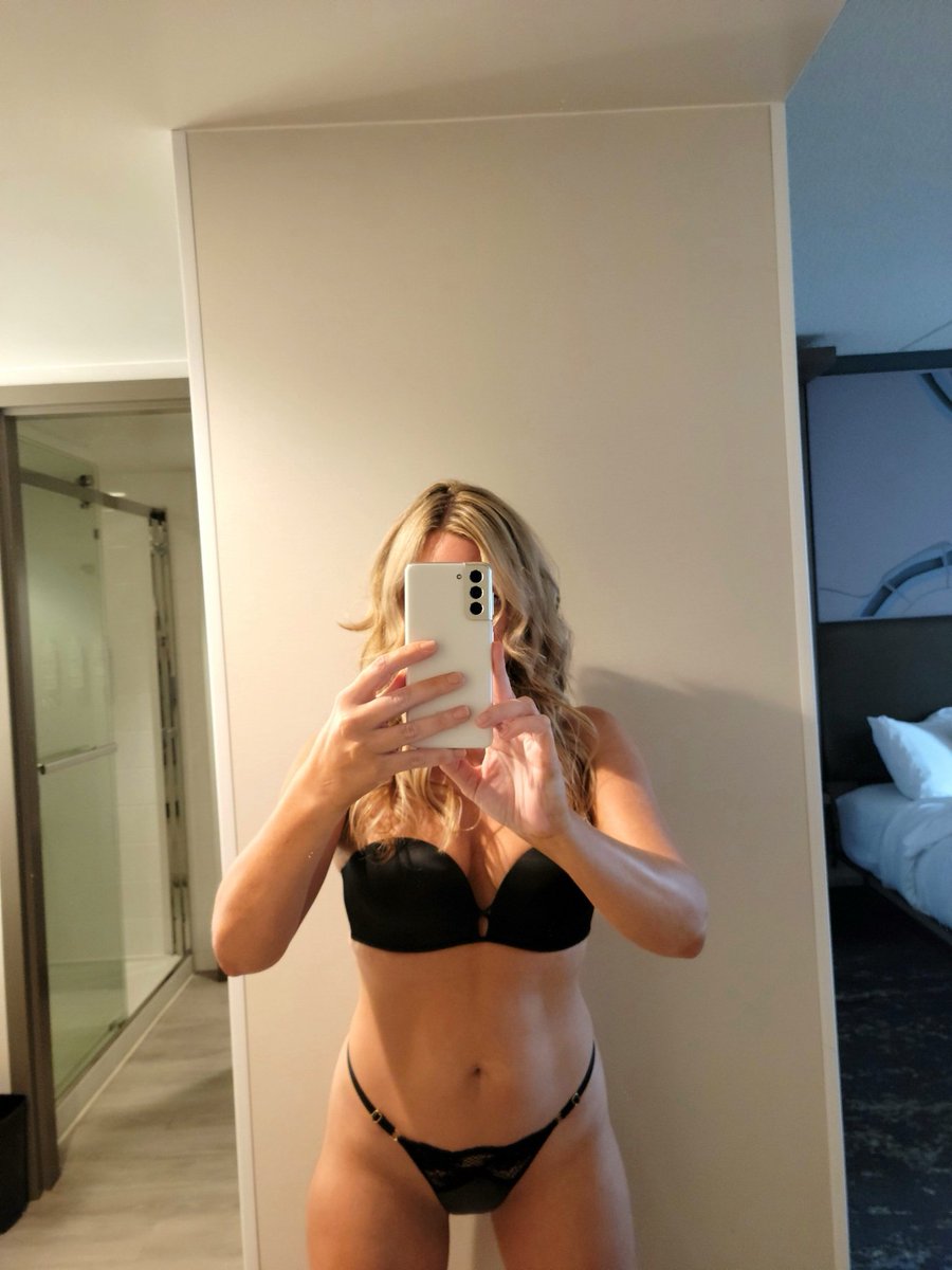 Kelly Edwards on Twitter: "Working on my selfie game!"