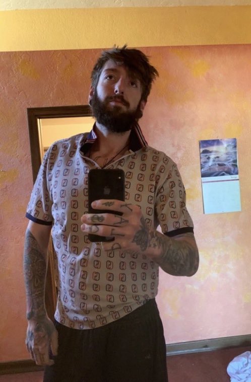 Jon on Twitter: "This shmuck look familiar? @Pauly0x"