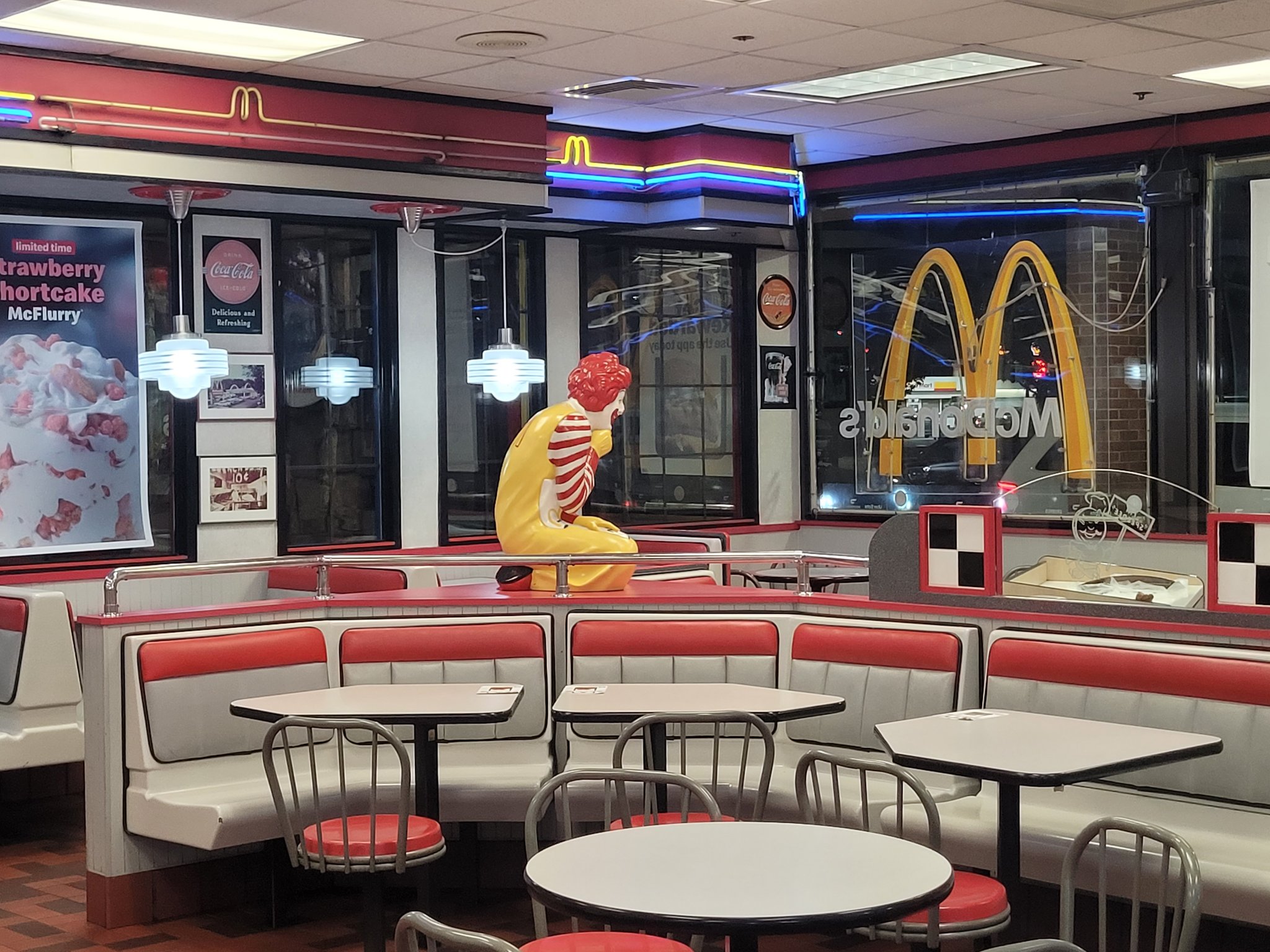 New Mcdonalds Interior