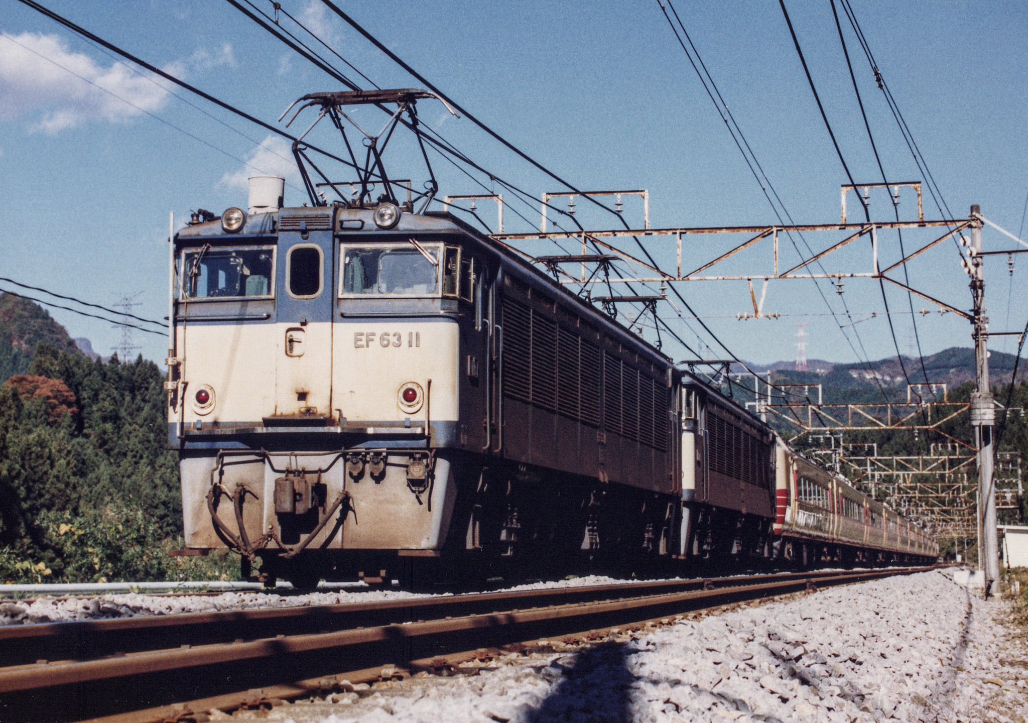 よしなり on Twitter: "6月3日は #EF63の日 👍 #EF63形電気機関車 #峠のシェルパ #189系 #特急あさま #信越本線 #碓氷峠 1990.11.11 https ...