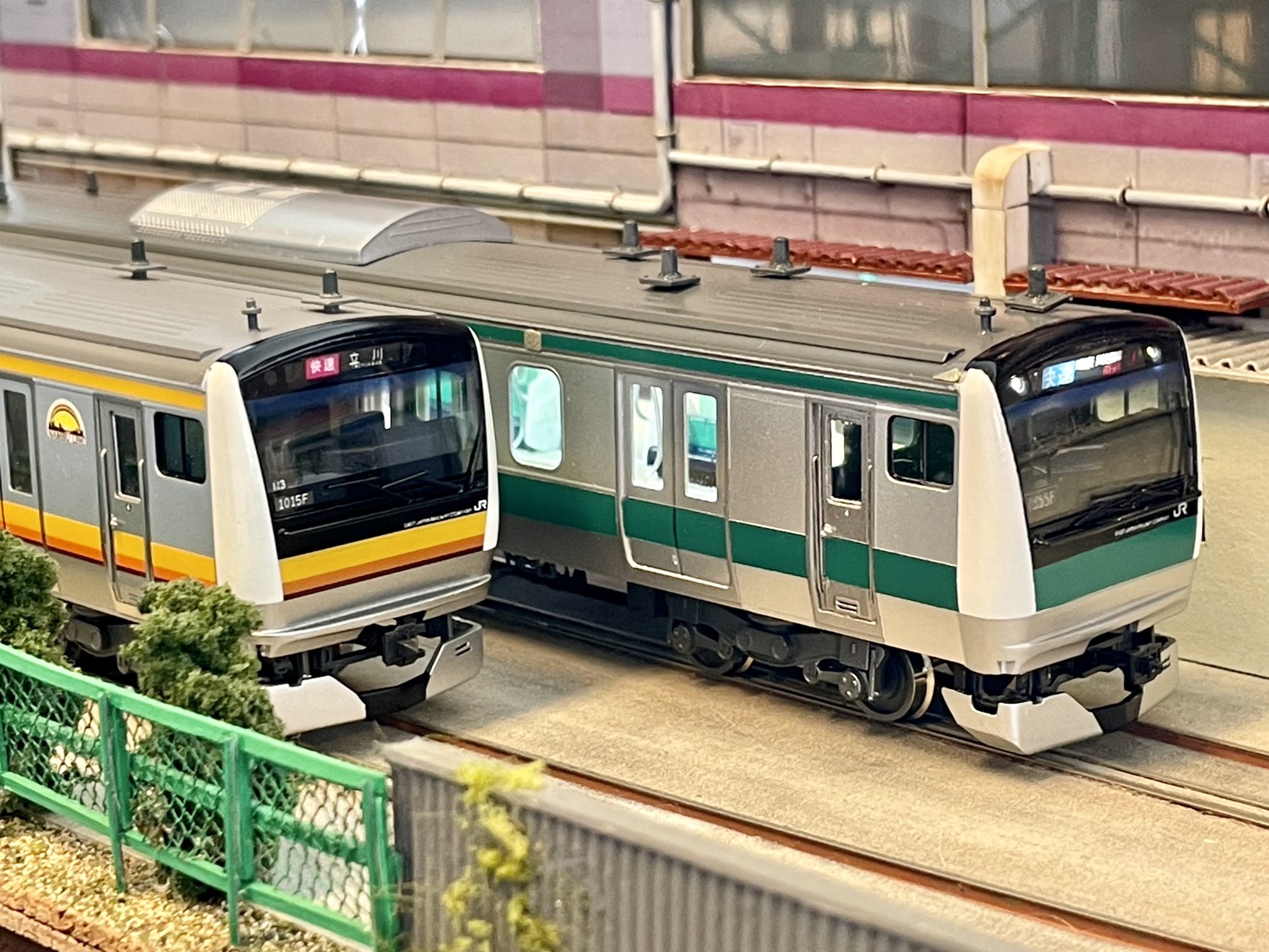 tamaneko on Twitter: "少しの時間でしたが大阪亀屋さんへ。 工場ジオラマで、南武線E233系8000番台と埼京線E233系7000番台・東急電鉄5050系を並べて撮影 ...