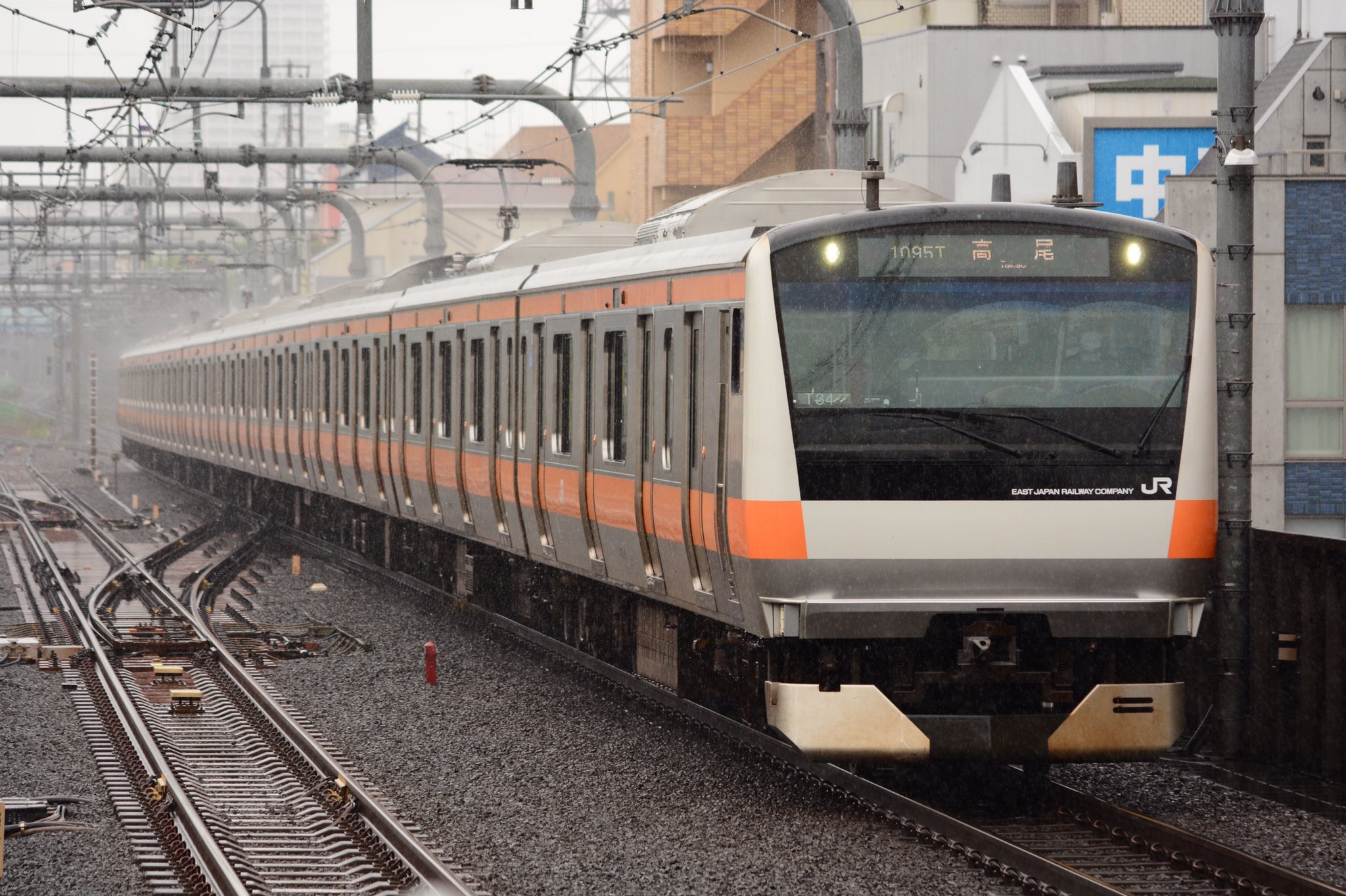 クレシン on Twitter: "JR東日本旅客鉄道 209系1000番台八ﾄﾀ81編成 1099T快速高尾行 E233系0番台八ﾄﾀT12編成 929T各駅停車豊田行 E233系0番台八 ...