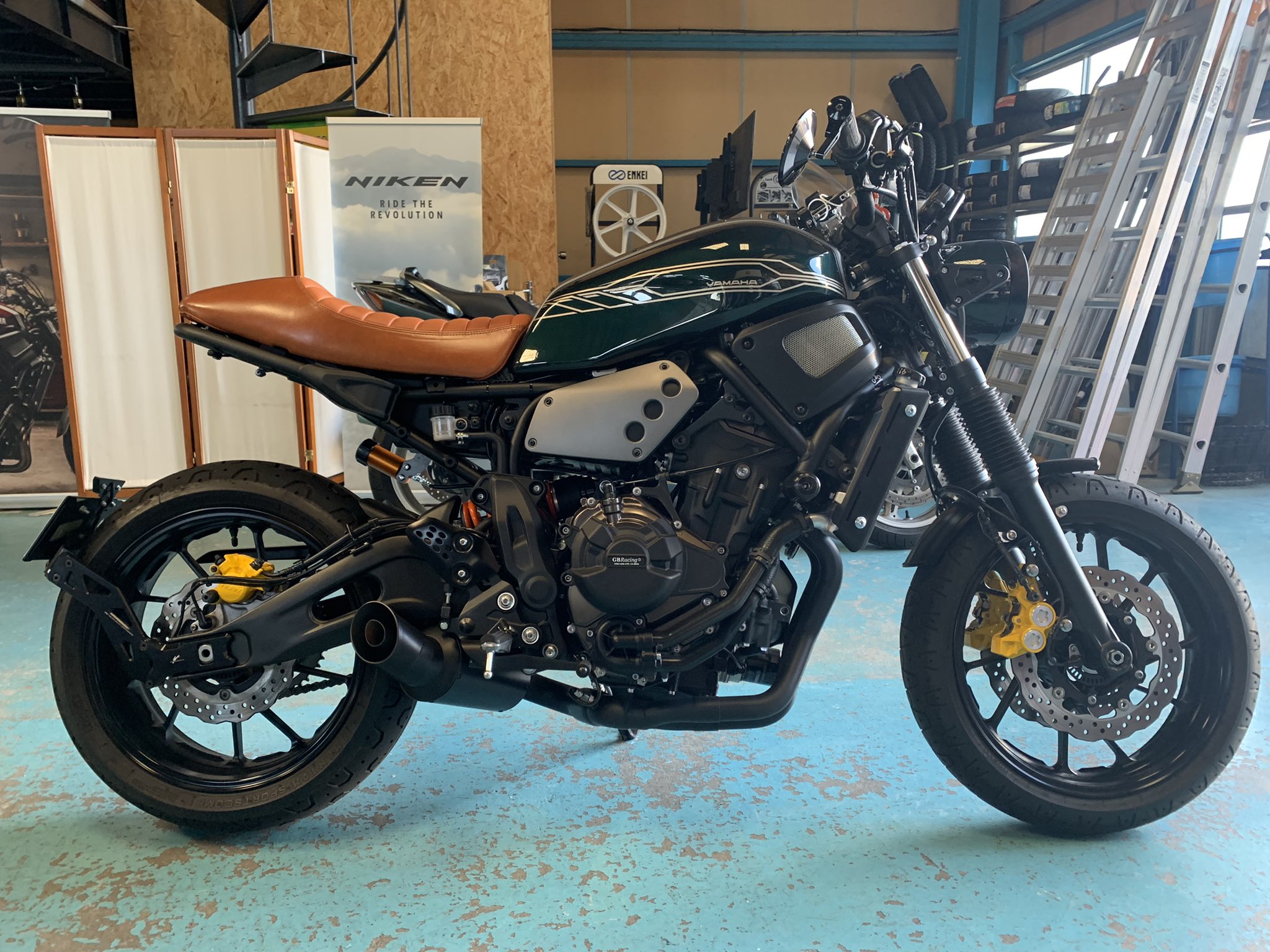 YSP滋賀 on Twitter: "XSR700にKYBスペシャルリアサスペンション装着‼️ こだわりの車両には取り付け方もひと工夫👍 別体タンクの取り付けにはブラックのワッシャー挟んでワン ...