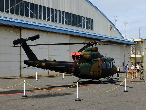 カブ漫遊 on Twitter: "霞ヶ浦駐屯地で次世代多用途ヘリコプター UH-2 ハヤブサを見てきた。UH-1Jとの並んでいたので、エンジンやローター周りの違いがよく分かる展示も良かった。"