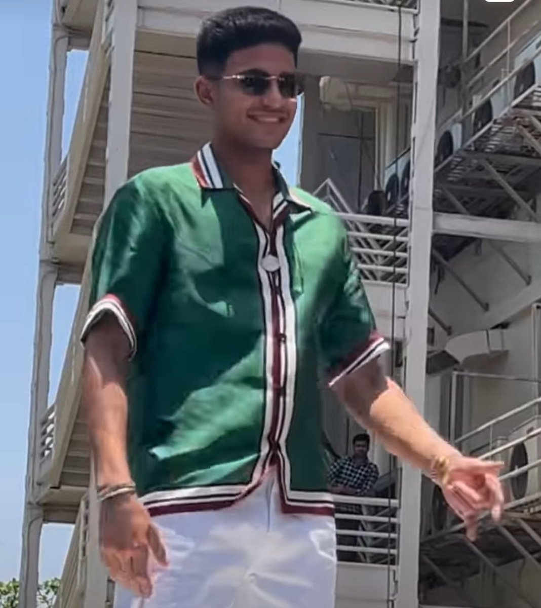 Uncle Yoyo on Twitter: "Let me guess the bloatware apps Josh, Moj, MX takatak, Zili, Moj lite ...