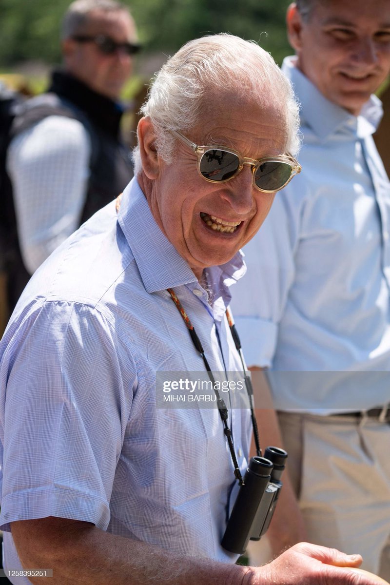 🌻Sarahsecret on Twitter: "😎Cool King in Romania 🇷🇴 His Majesty The King walks down a street in ...