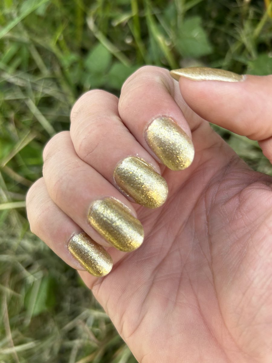 Oliver on Twitter: "Gold themed weekend nails"