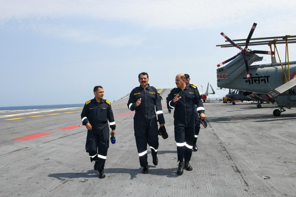 Rashtriya Astra Forum 🇮🇳 on Twitter: "Vikrant Helicopter Fleet Indian Navy official visited ...