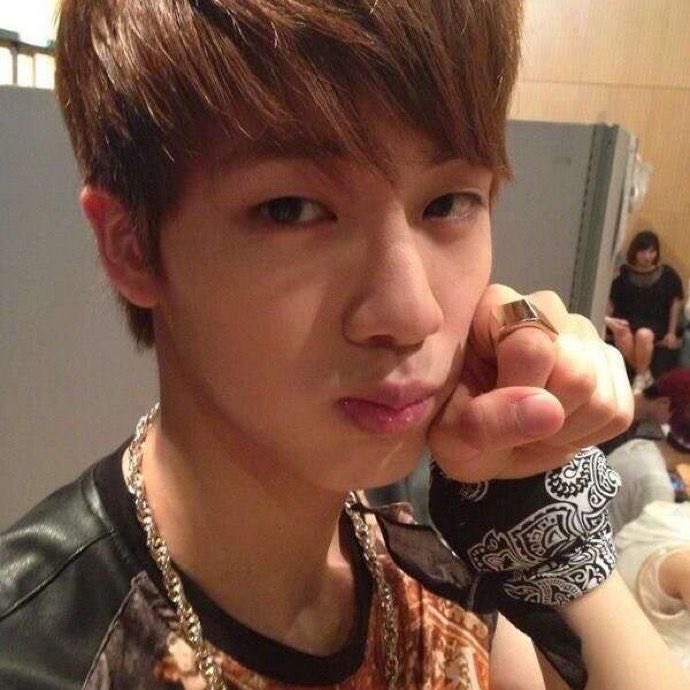 lalie៹ ama os taennie on Twitter: "10 anos o jin estreou oficialmente no bts, o worldwide ...