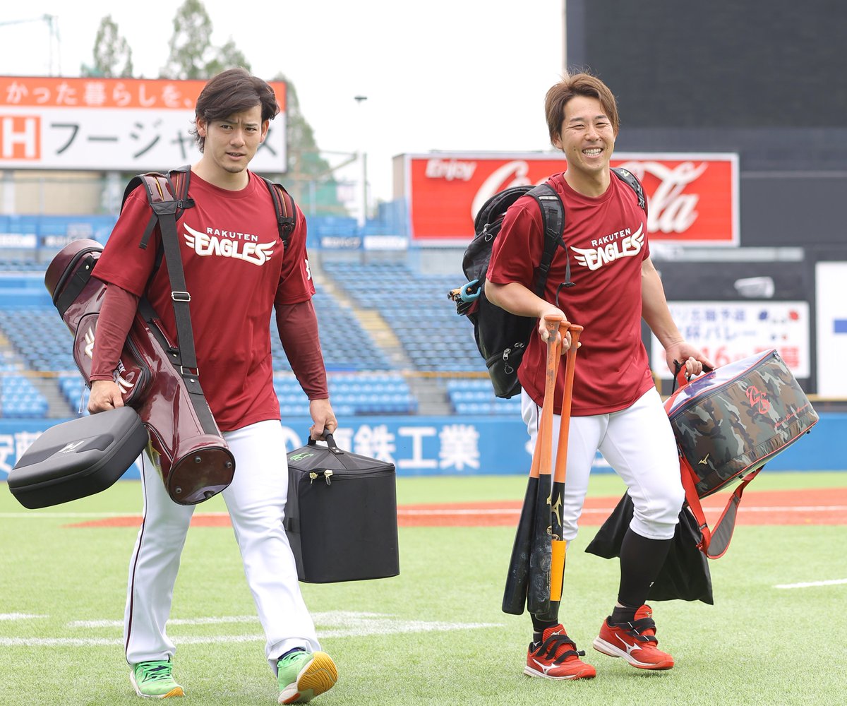 おかずちゃん⑥＠6.9〜10宮城球場 on Twitter: "RT @Sanspo_EAGLES: 【ヤクルトｰ楽天】 3日、練習に臨む鈴木大地選手と今江敏晃打撃コーチの指導を受ける伊藤裕 ...