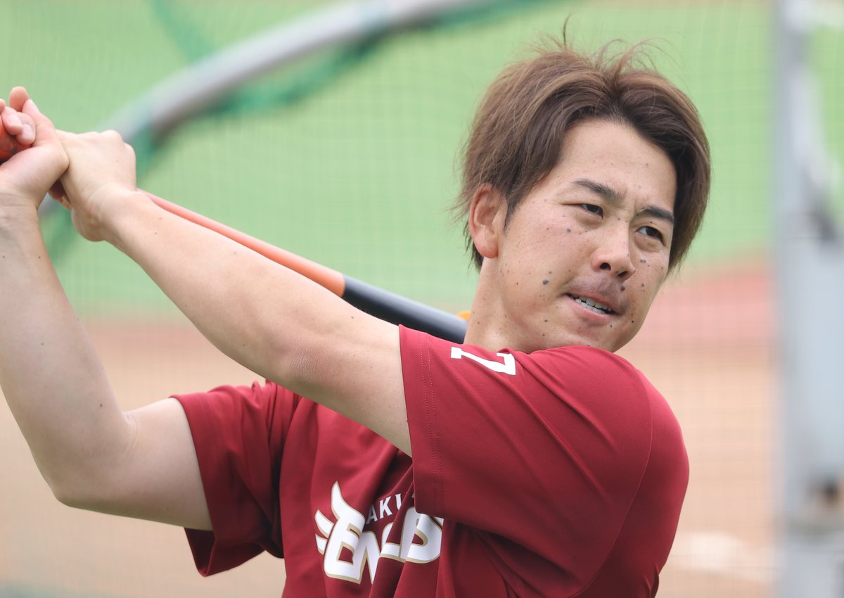 おかずちゃん⑥＠6.9〜10宮城球場 on Twitter: "RT @Sanspo_EAGLES: 【ヤクルトｰ楽天】 3日、練習に臨む鈴木大地選手と今江敏晃打撃コーチの指導を受ける伊藤裕 ...