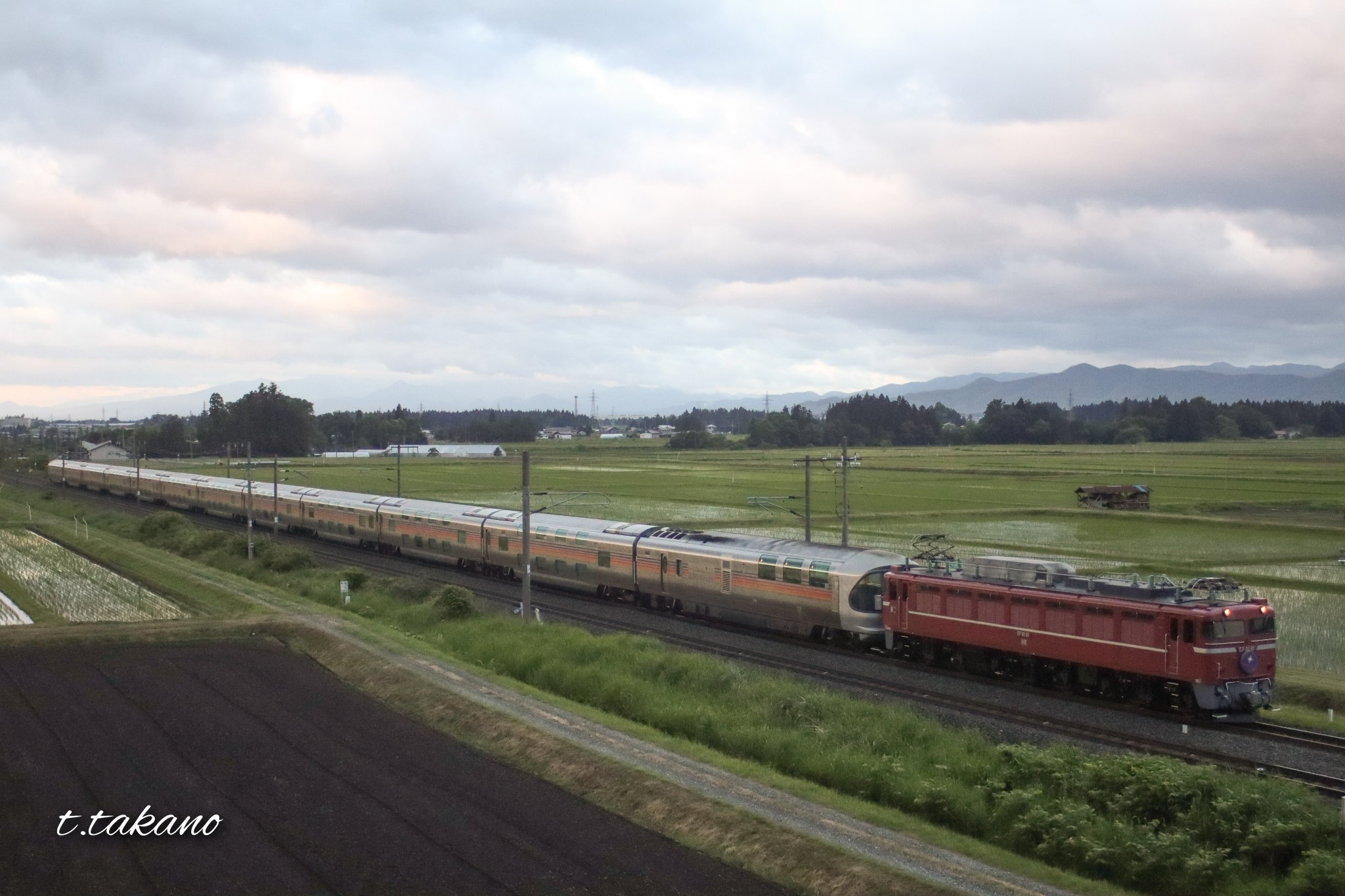 t.takano on Twitter: "撮り鉄の朝は早い🤣🤣🤣 カシオペア紀行 EF8181+E26系 東北本線 花巻空港〜石鳥谷 https://t.co/vgwac3Vys9 ...