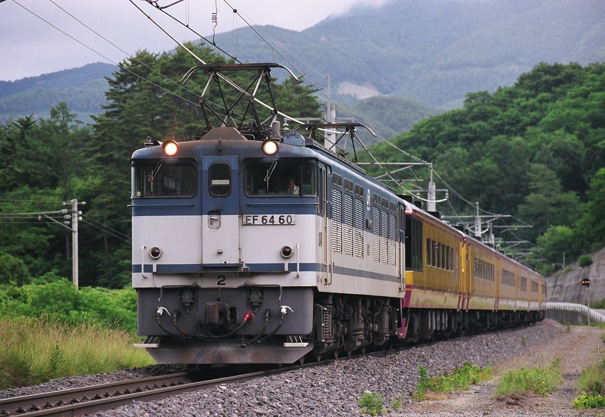 やっちん🚅💥 on Twitter: "RT @shinturu65: お座敷客車浪漫の先頭に立つ貨物更新色EF64 60号機。 JR東日本のカマ不足で時々JR貨物のロクヨンがお座敷列車を牽い ...