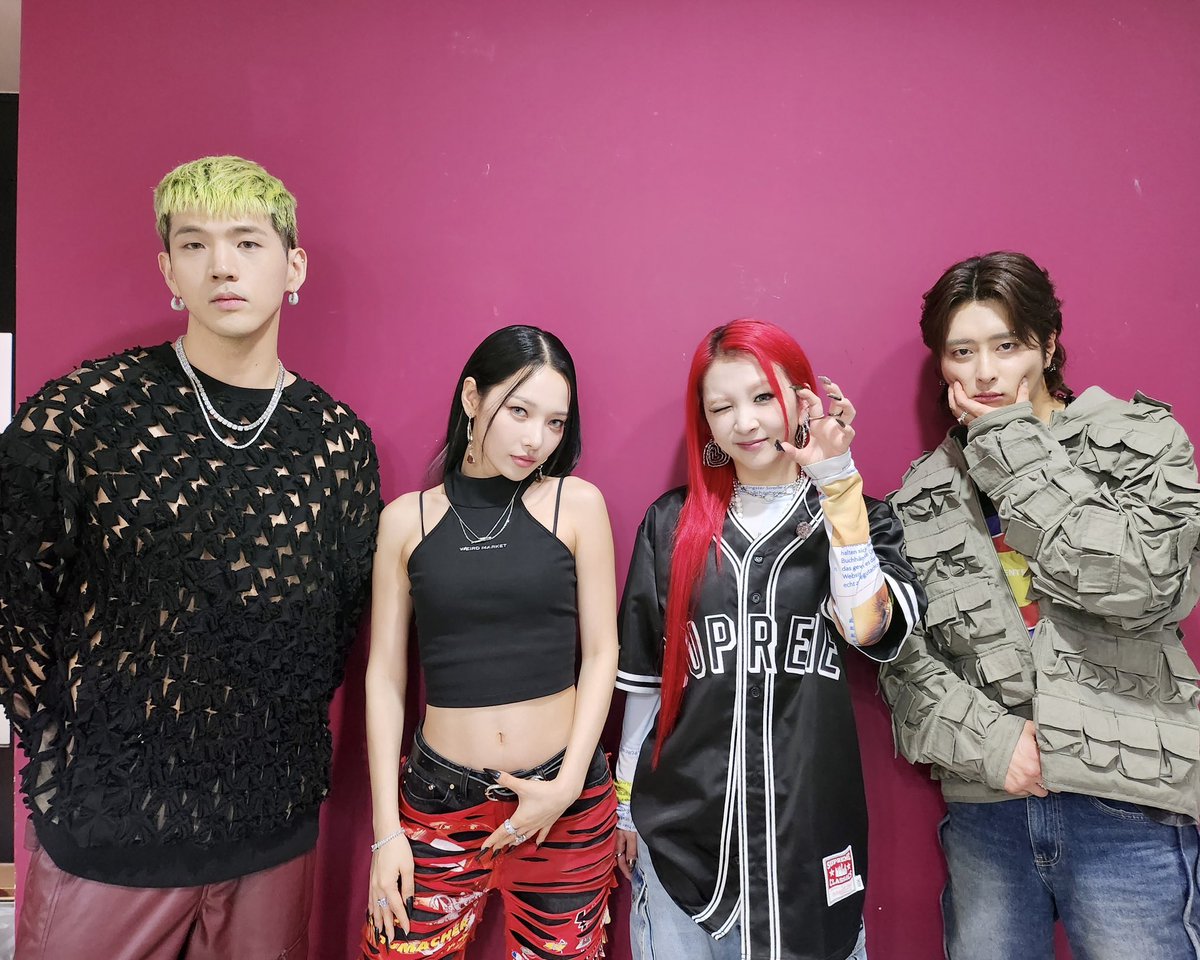 KARD on Twitter: "[#KARD] [4K] 카드(KARD) “ICKY” Band LIVE Concert │섹시 강렬 끈적 다 이끼라이브에 있기💗 [it’s ...