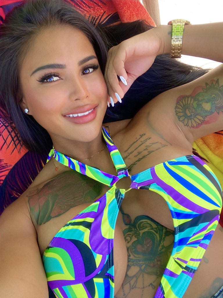 hola_vix👑 on Twitter: "Ready for our beach date? 😚"